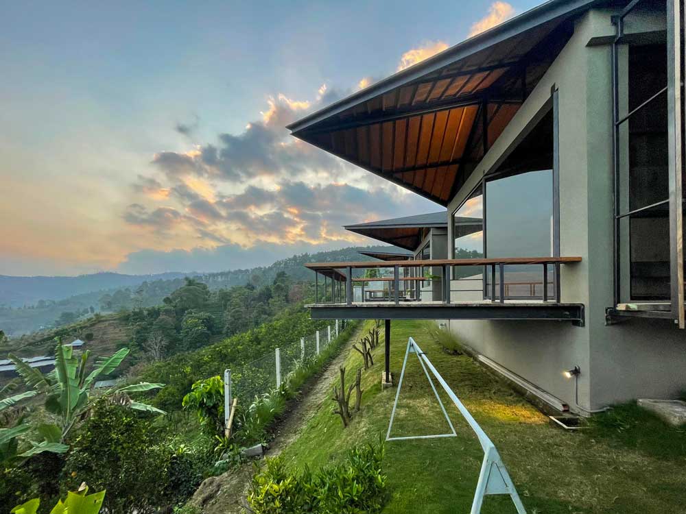 Concrete Bungalow Kota Batu: Sensasi Menginap Mewah di Atas Pegunungan ...